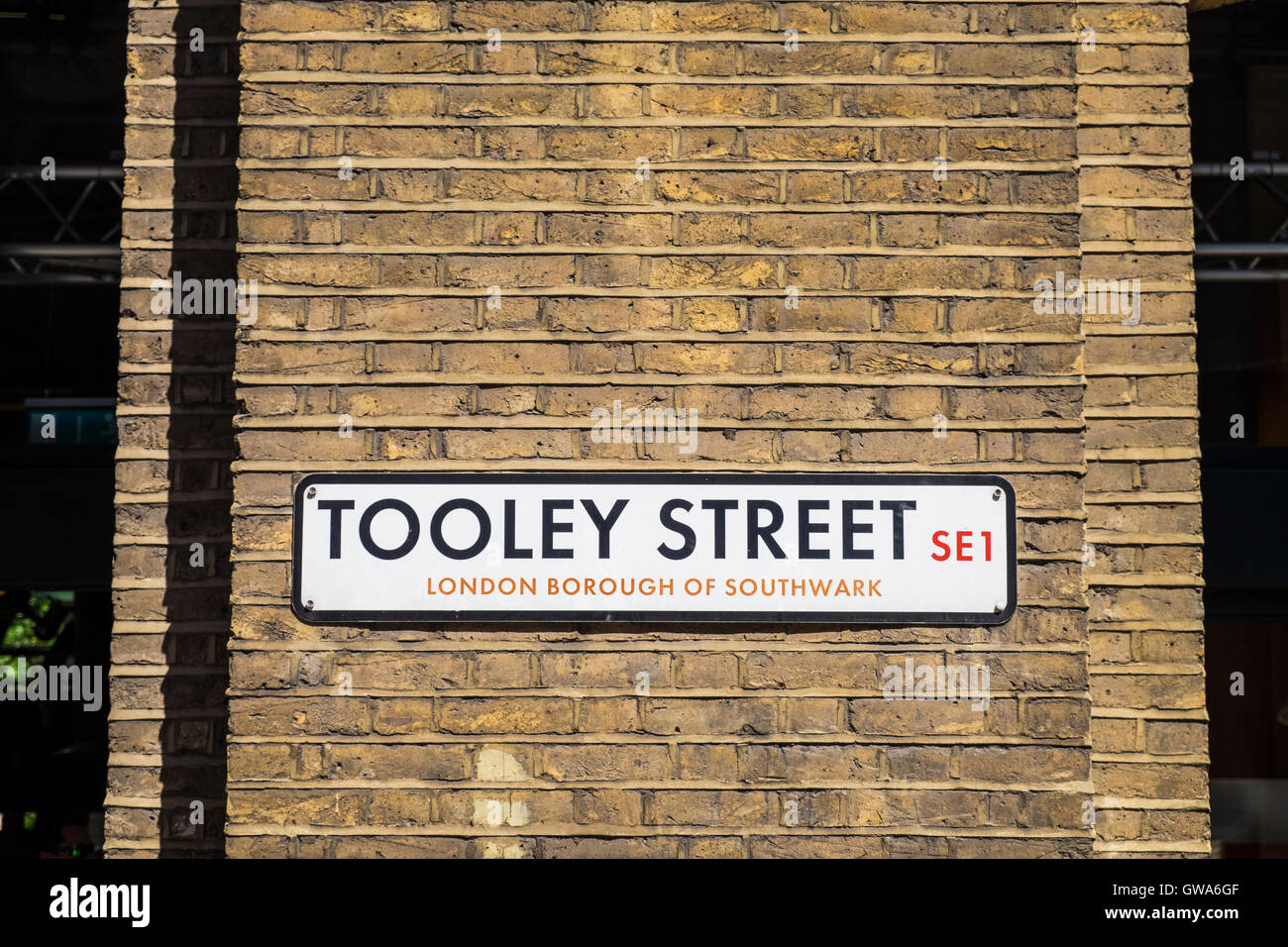 Street sign tooley hi-res stock photography and images - Alamy
