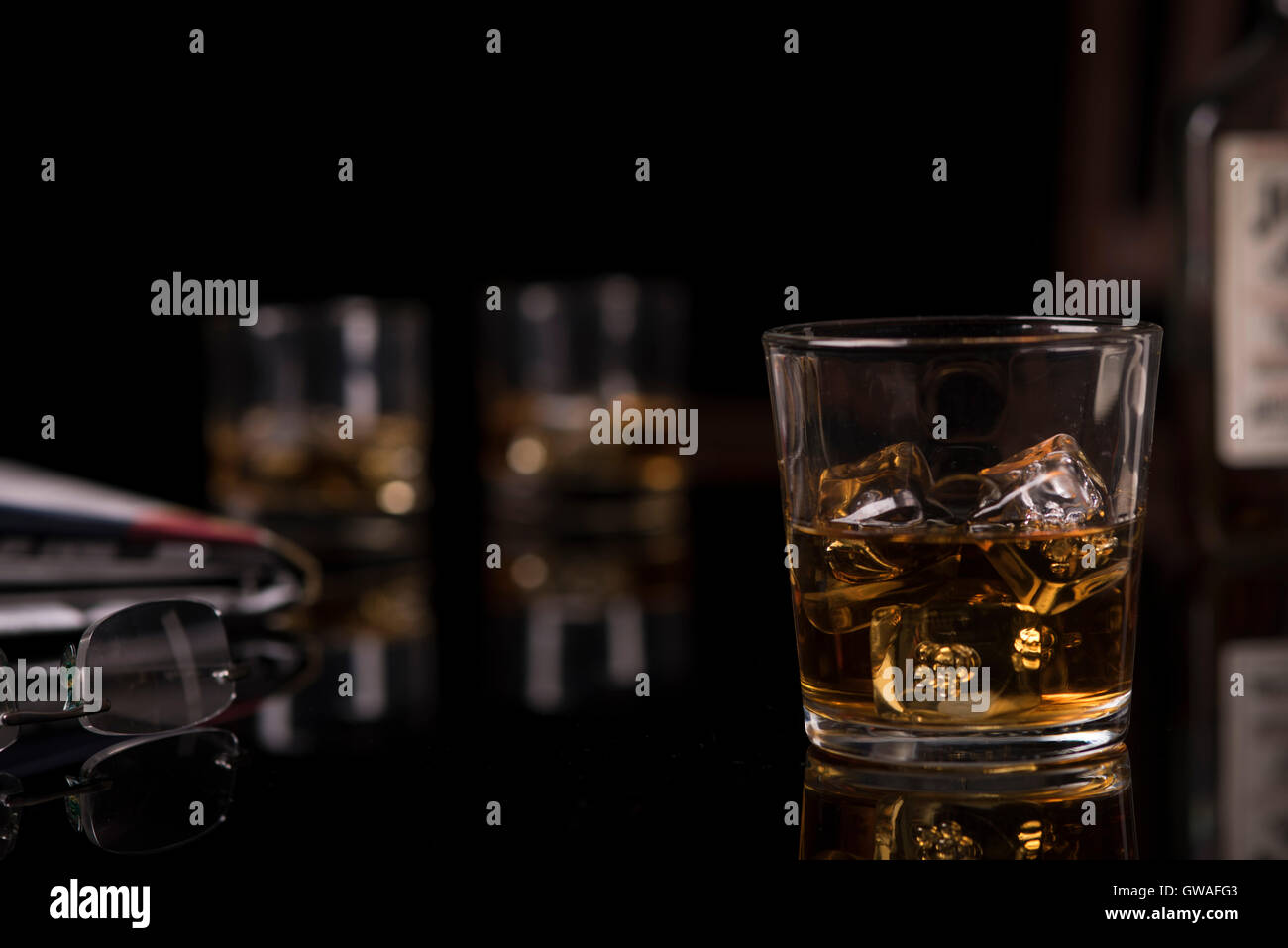 Bourbon on the rocks hi-res stock photography and images - Alamy