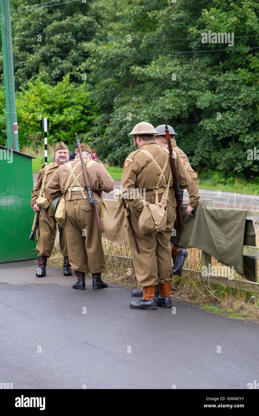Ww2 soldier hi-res stock photography and images - Alamy