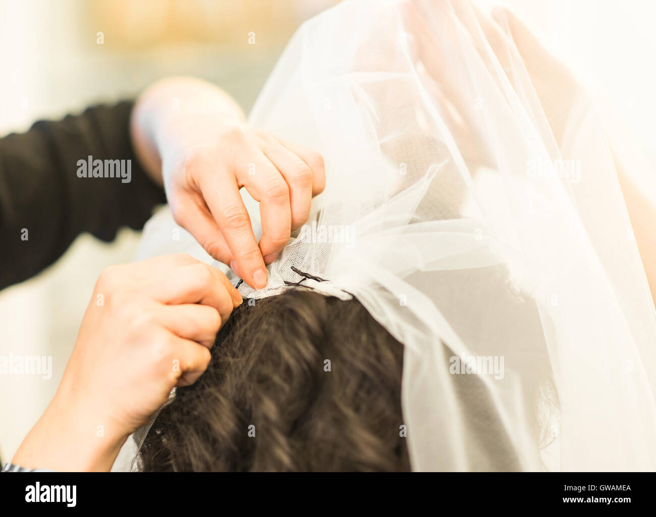 Fix hairstyle hi-res stock photography and images - Alamy