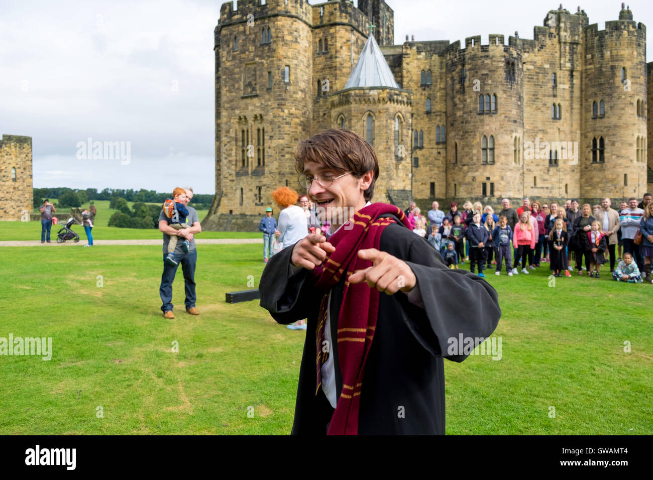 Alnwick castle harry potter hi-res stock photography and images - Alamy