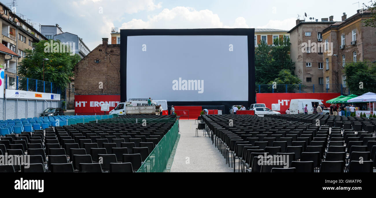 Outdoor cinema hi-res stock photography and images - Alamy