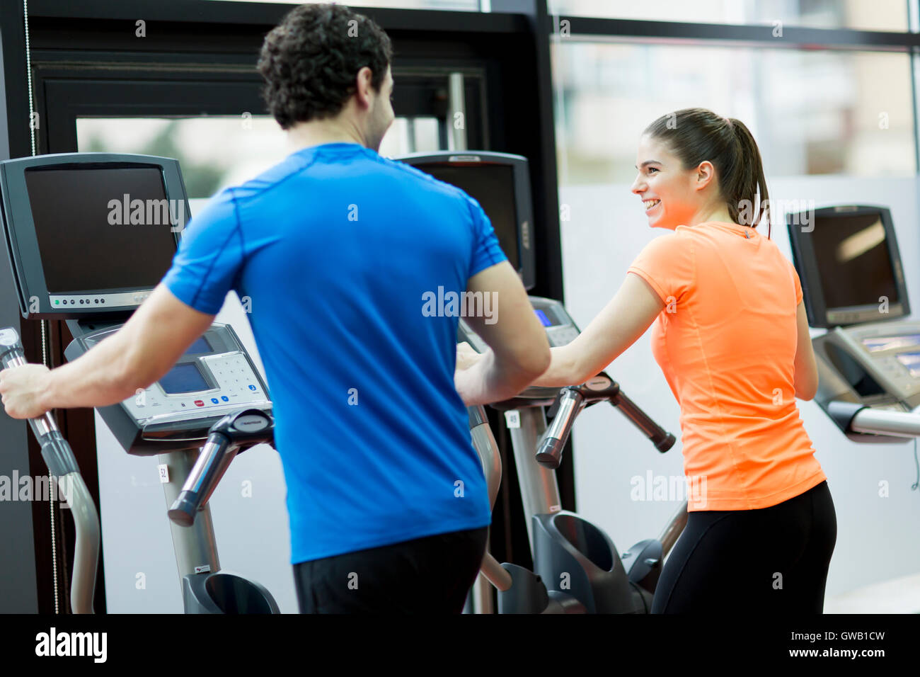 Young people in gym hi-res stock photography and images - Alamy