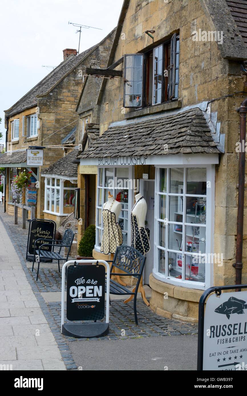 Cotswold shop shops hi-res stock photography and images - Alamy