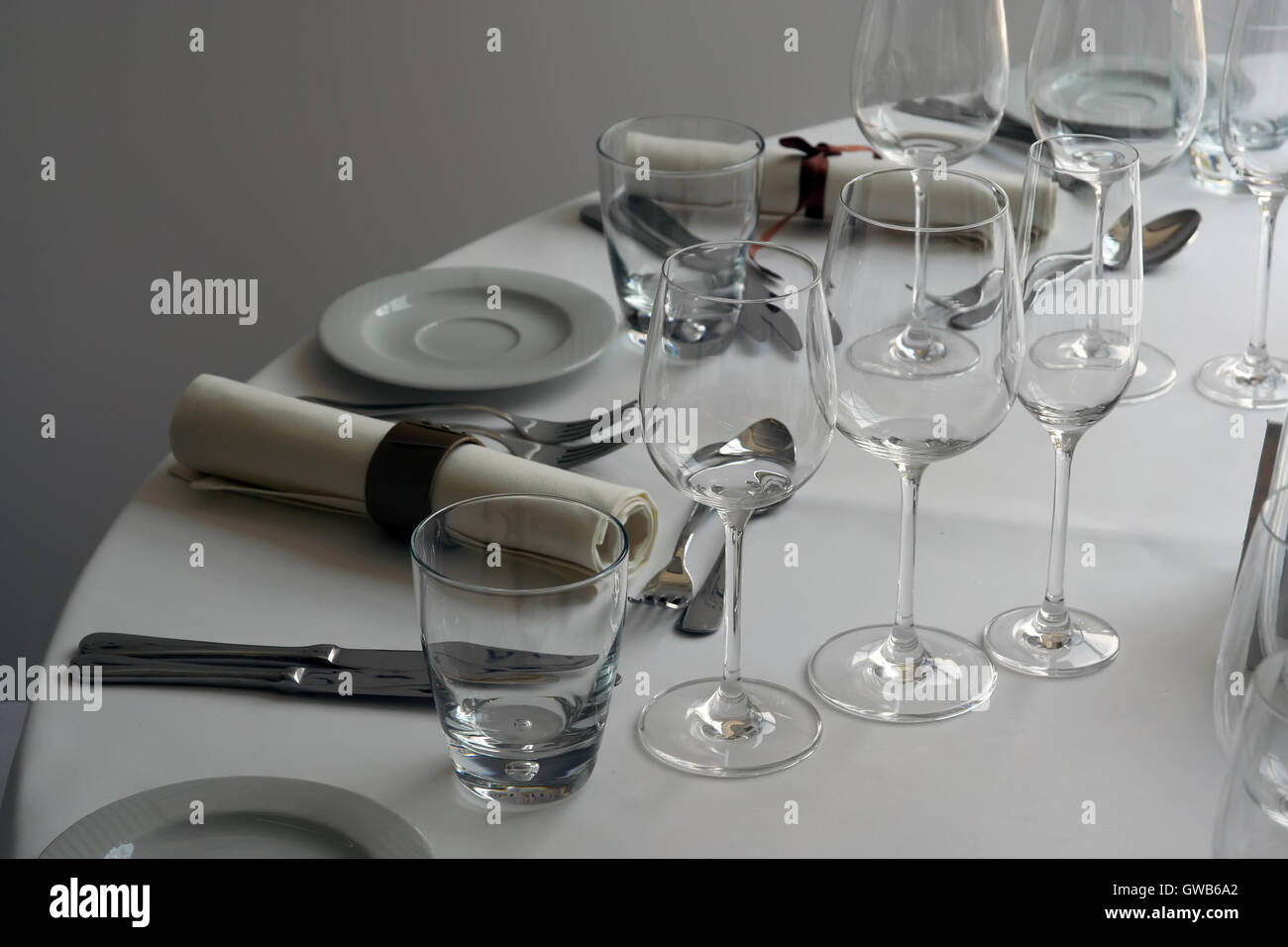 Restaurant table. Set restaurant table Stock Photo - Alamy