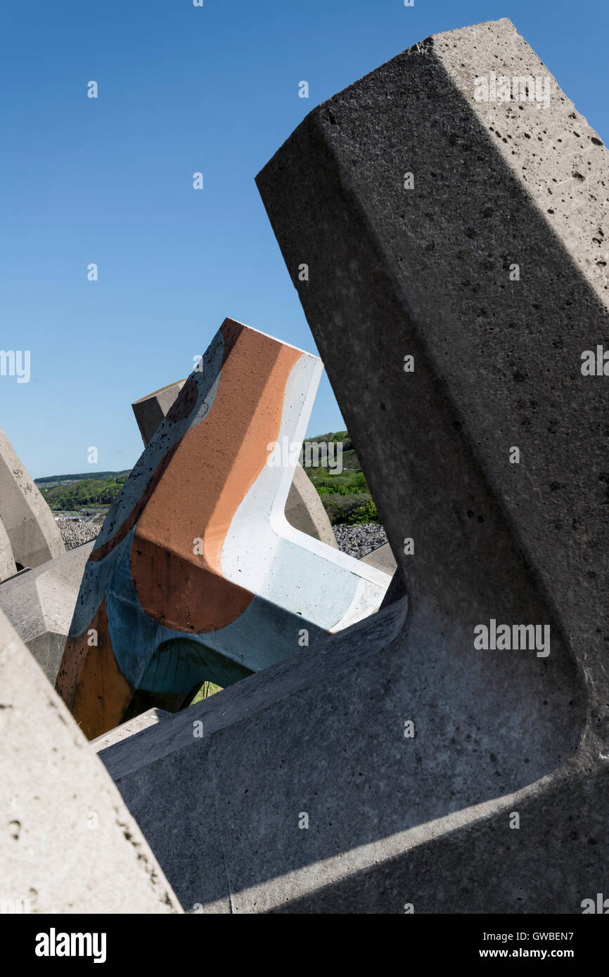 Concrete Dolosse sea defence units or interlocking Knuckle bones on the ...