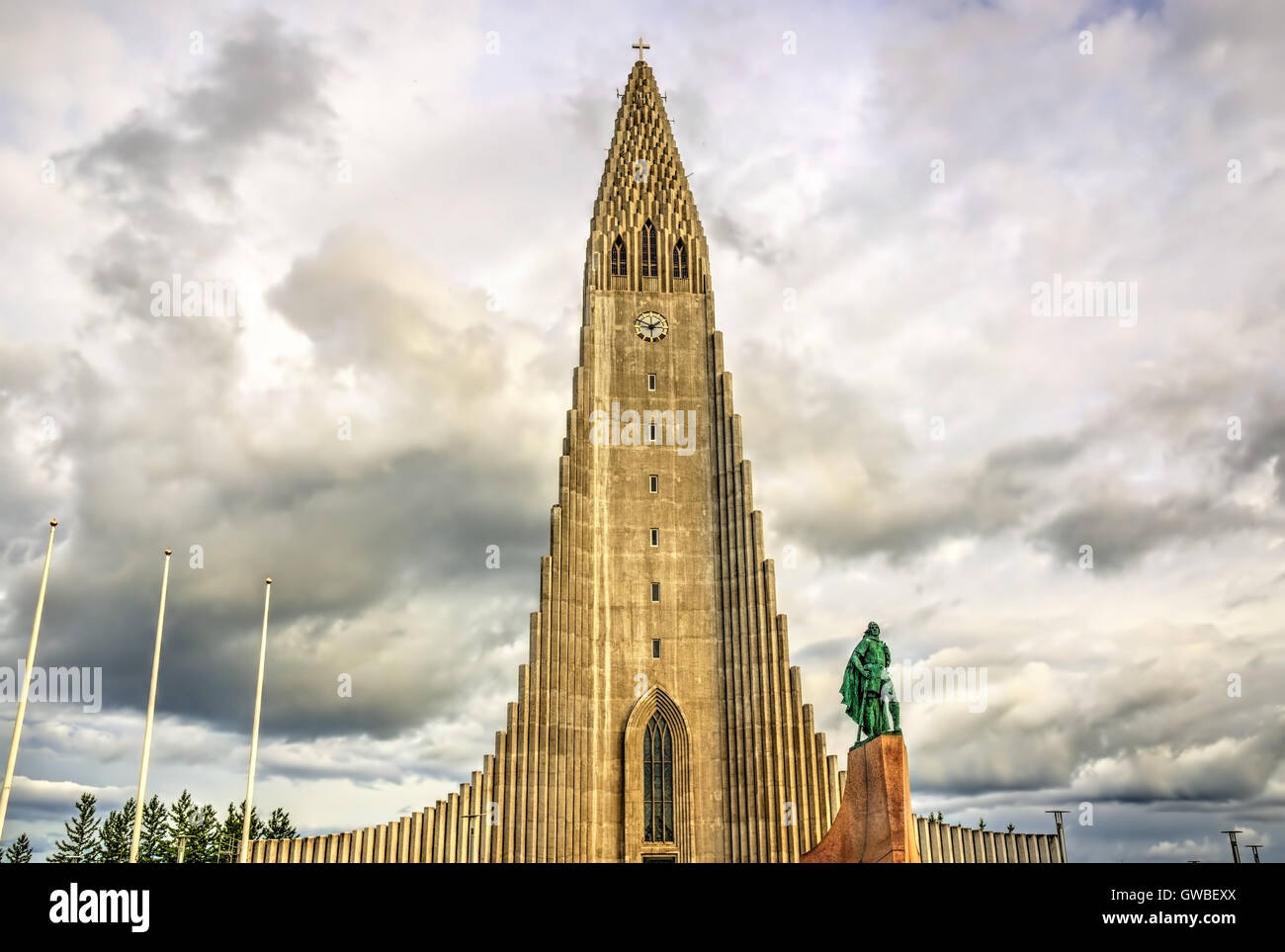 Hallgrimskirkja church clock tower reykjavik hi-res stock photography ...