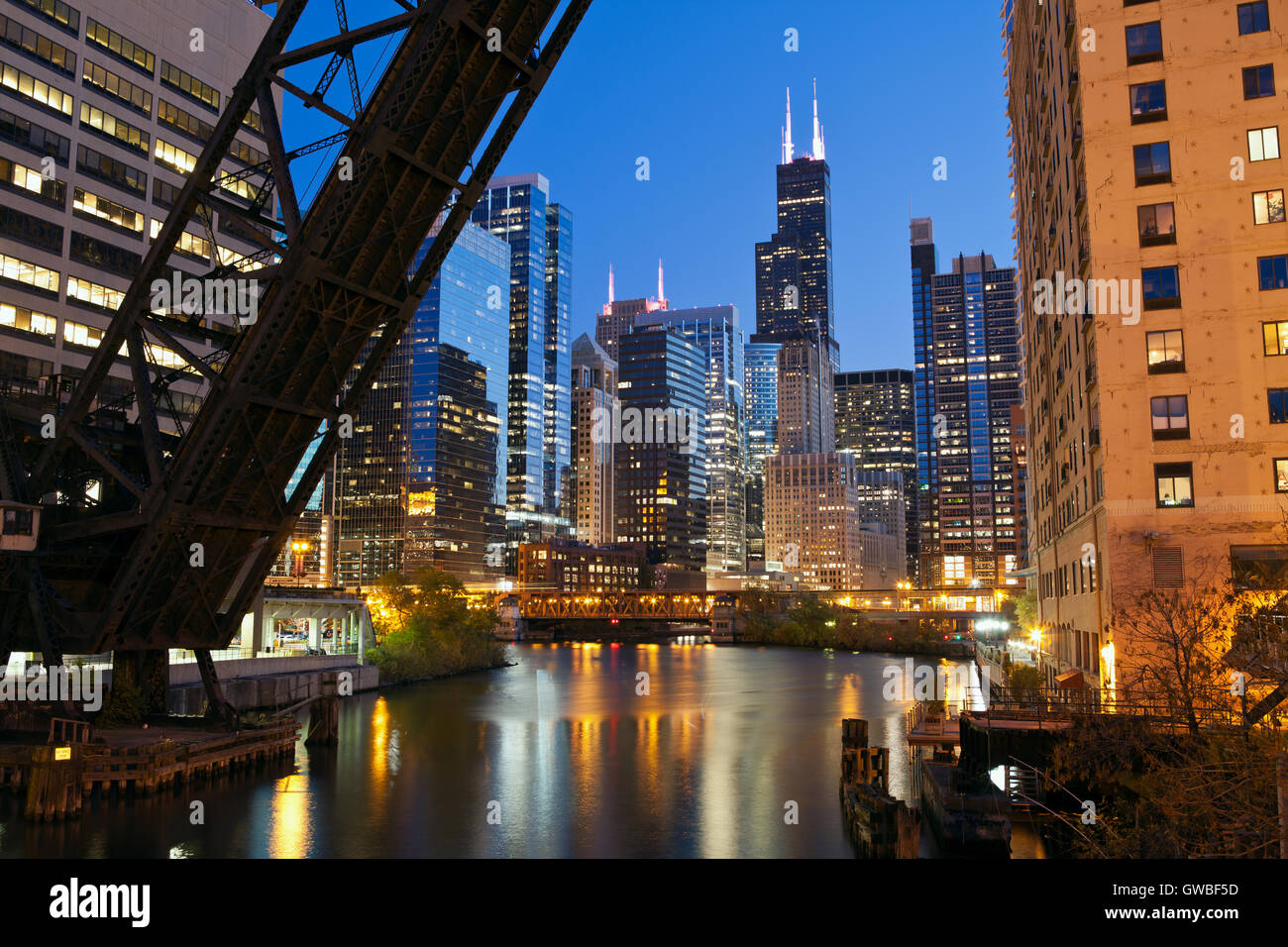 Chicago downtown riverside. Image of Chicago downtown area at twilight ...