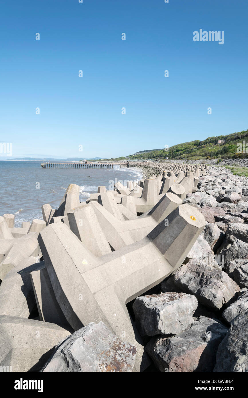 Concrete Dolosse sea defence units or interlocking Knuckle bones on the ...