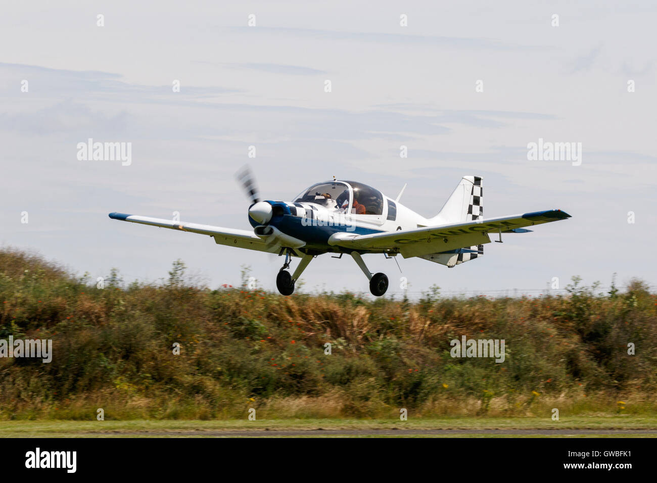 British Aerospace 120 Model 1210 Bulldog G-JWCM landing at Breighton ...