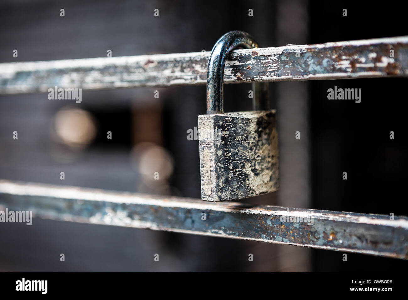 Burned padlock locked in bar Stock Photo - Alamy