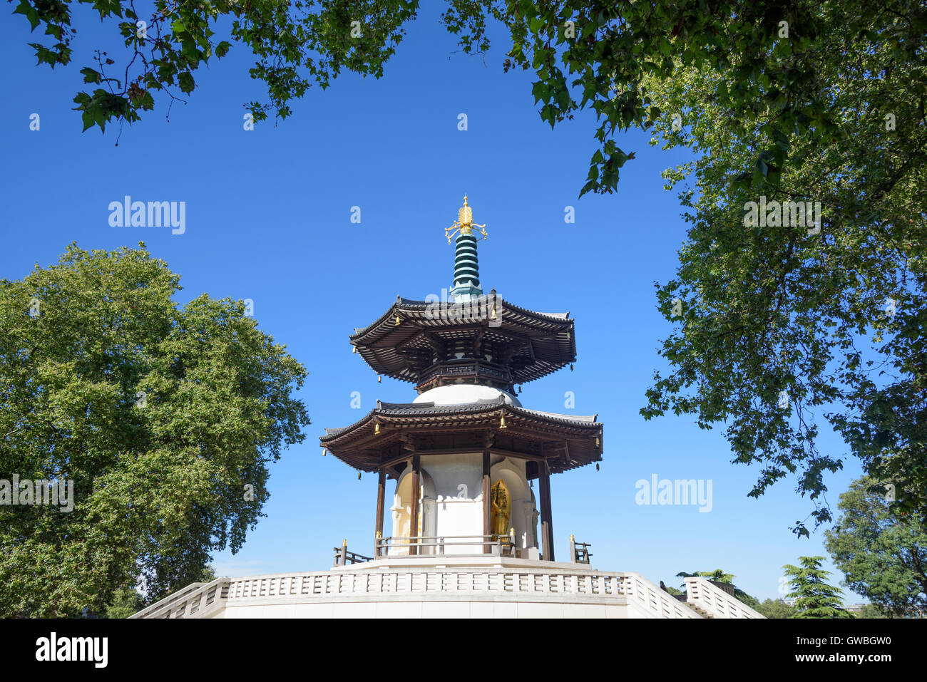 Battersea Park Peace Pagoda, London, England Stock Photo - Alamy