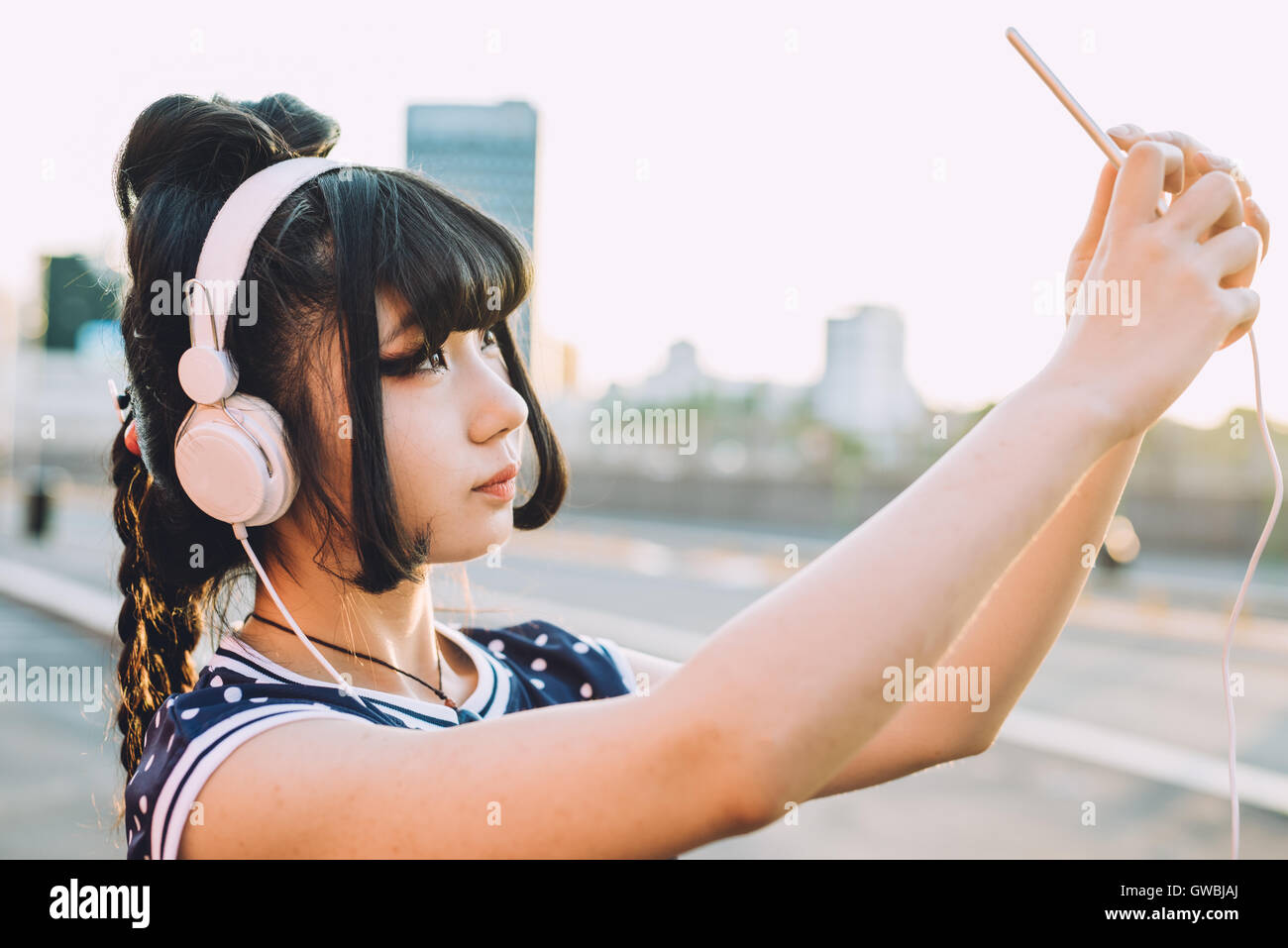 Snapchat and young woman hi-res stock photography and images - Alamy