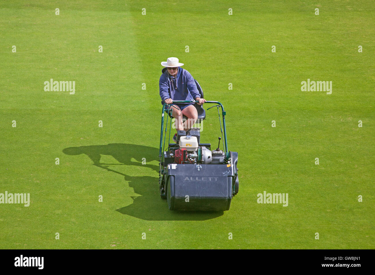Cricket sunhat hi-res stock photography and images - Alamy
