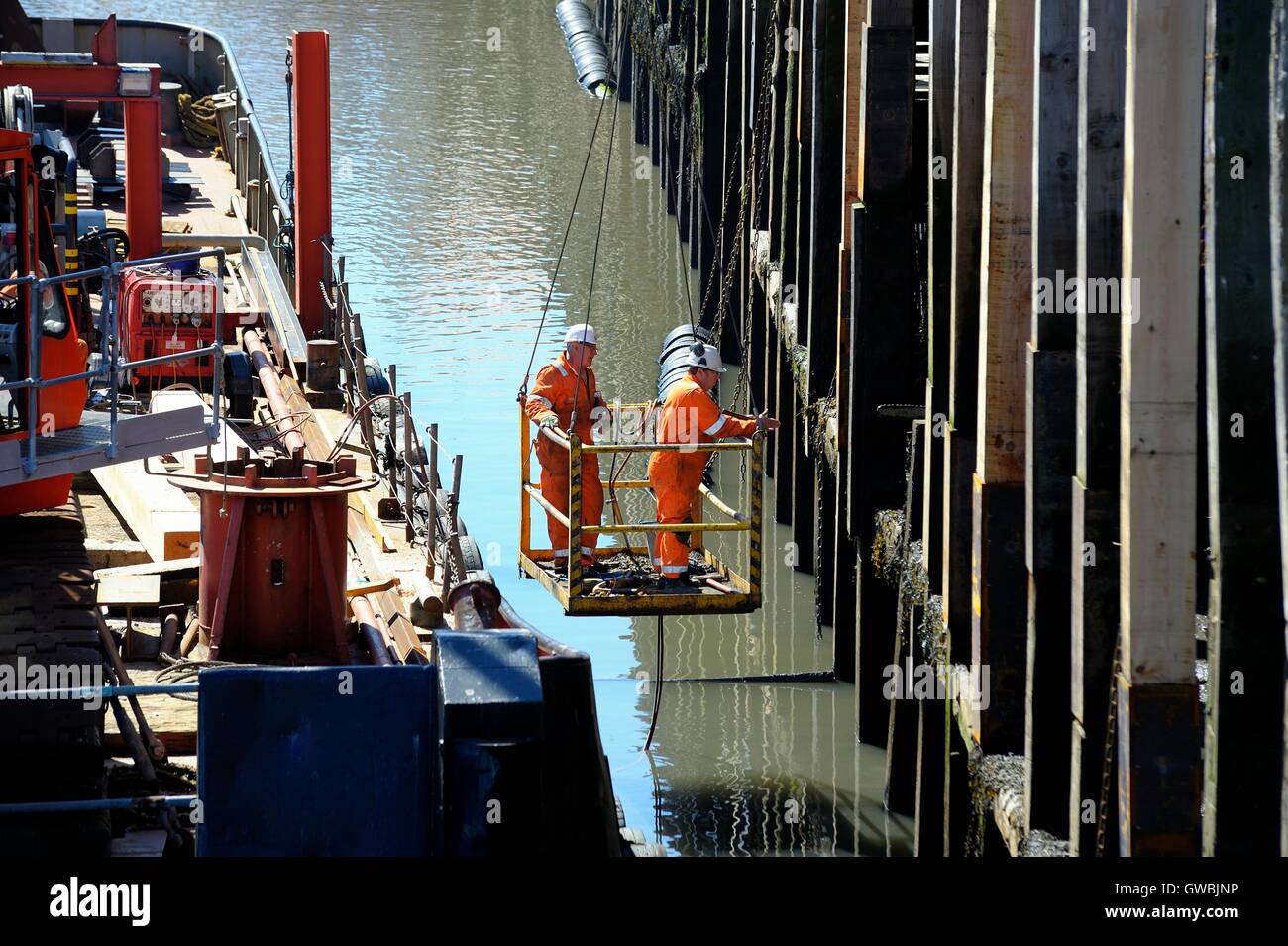 Crane men working hi-res stock photography and images - Alamy