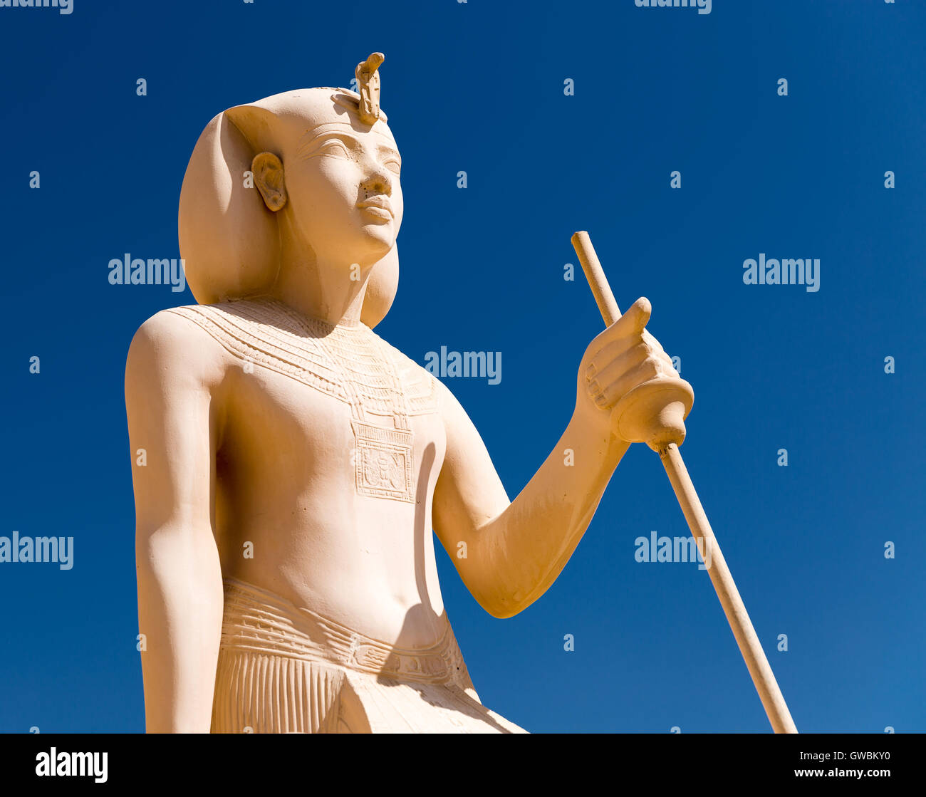 Ancient egyptian statues Stock Photo - Alamy