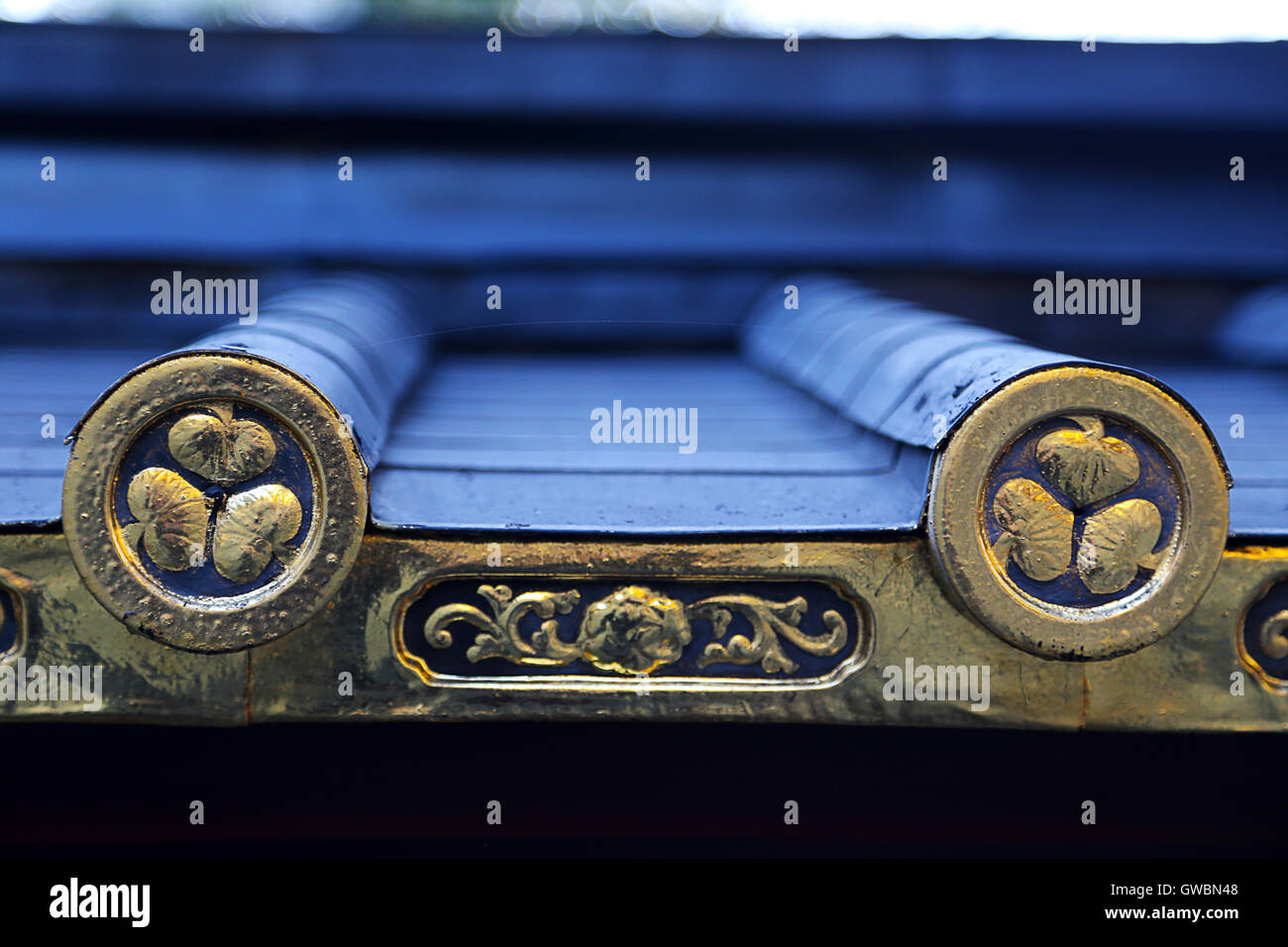 Golden Japanese Roof Sigils of Shogun dynasty Stock Photo - Alamy