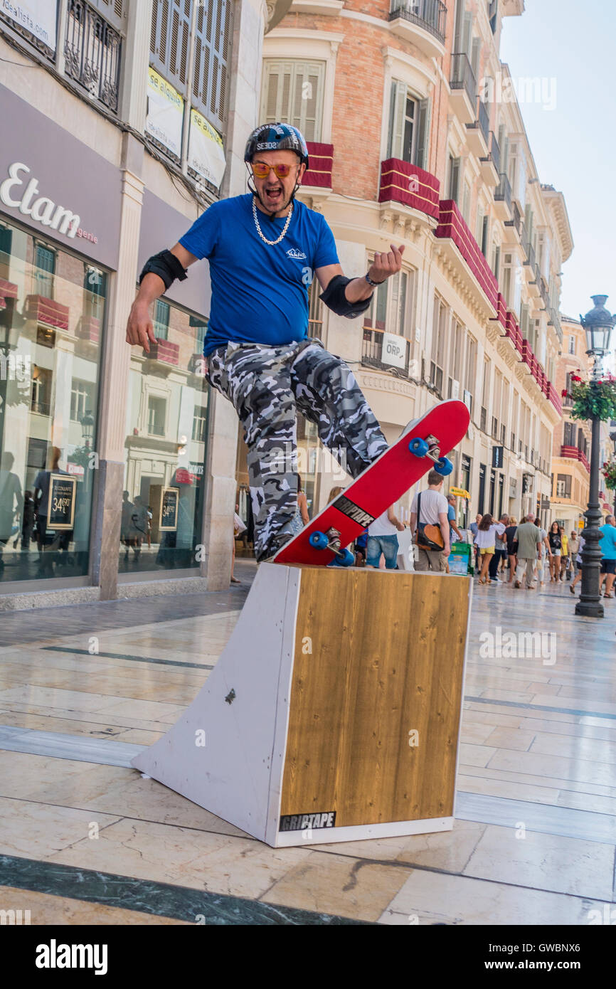 Male street performer hi-res stock photography and images - Alamy