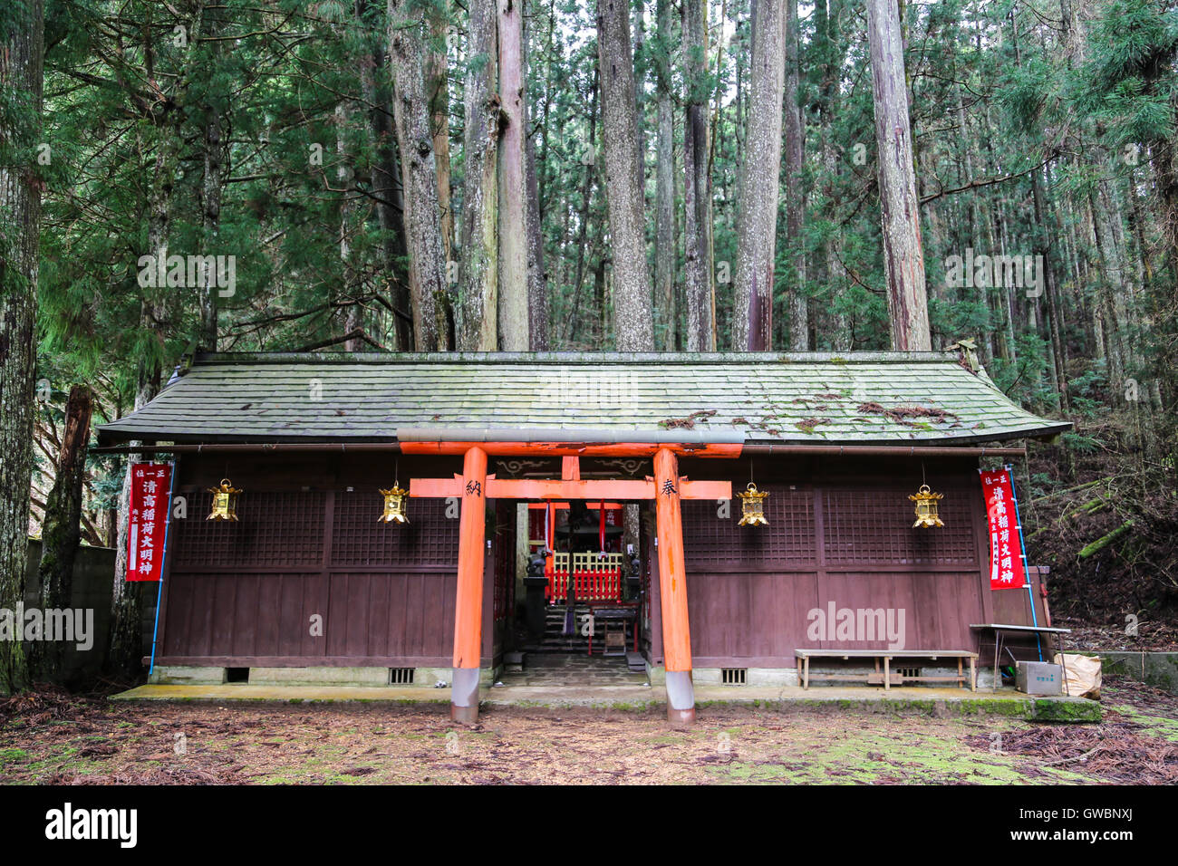 Japanese shinto temple hi-res stock photography and images - Alamy