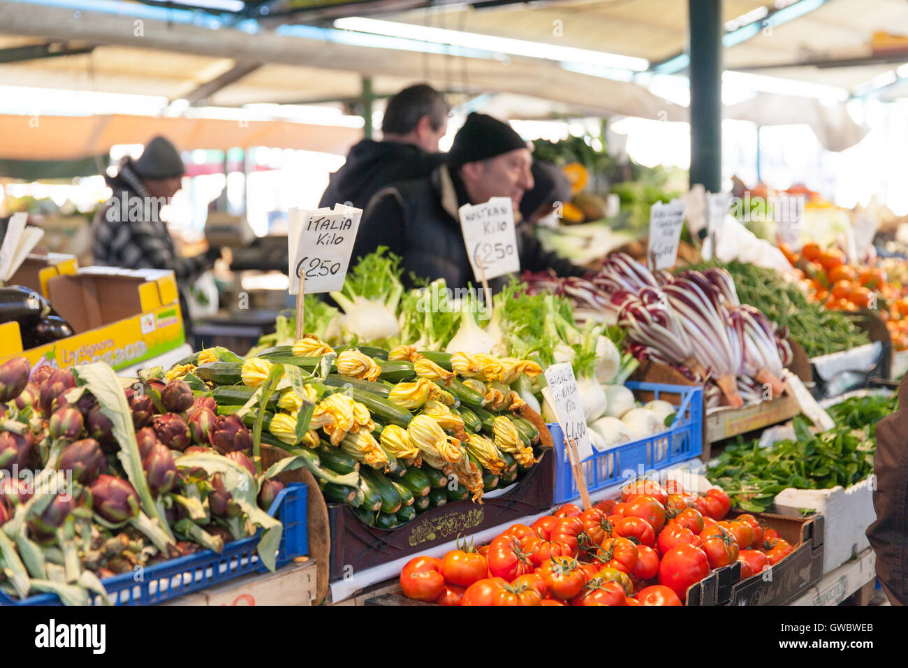 Fruit stall in market in Venice, Italy Stock Photo - Alamy