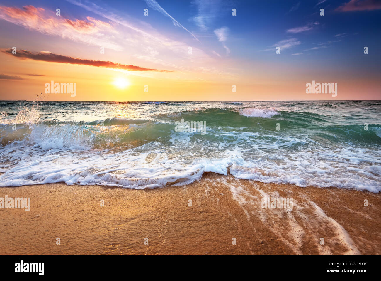 Sunlight over ocean hi-res stock photography and images - Alamy