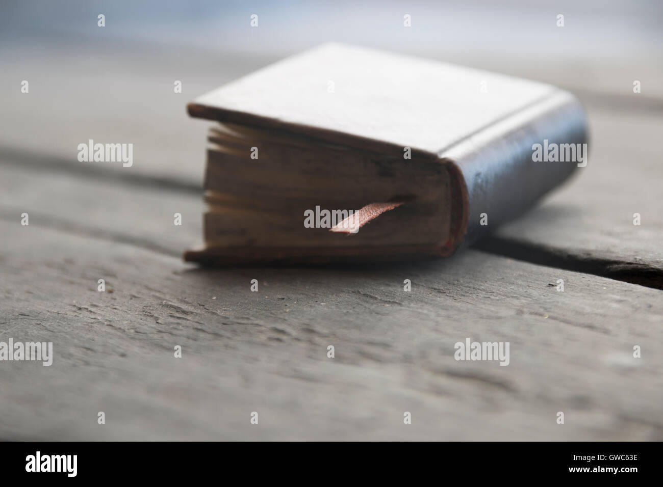 Wooden shelf hi-res stock photography and images - Alamy