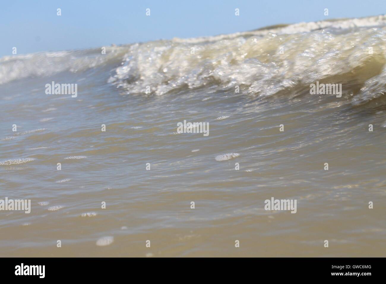 L wave hi-res stock photography and images - Alamy