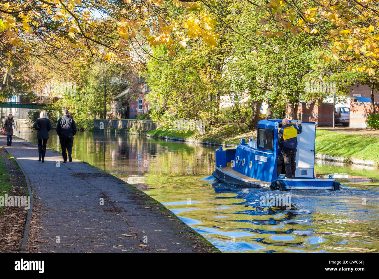 Bantam Tug (WIll Scarlet) on the Nottingham and Beeston Canal people ...