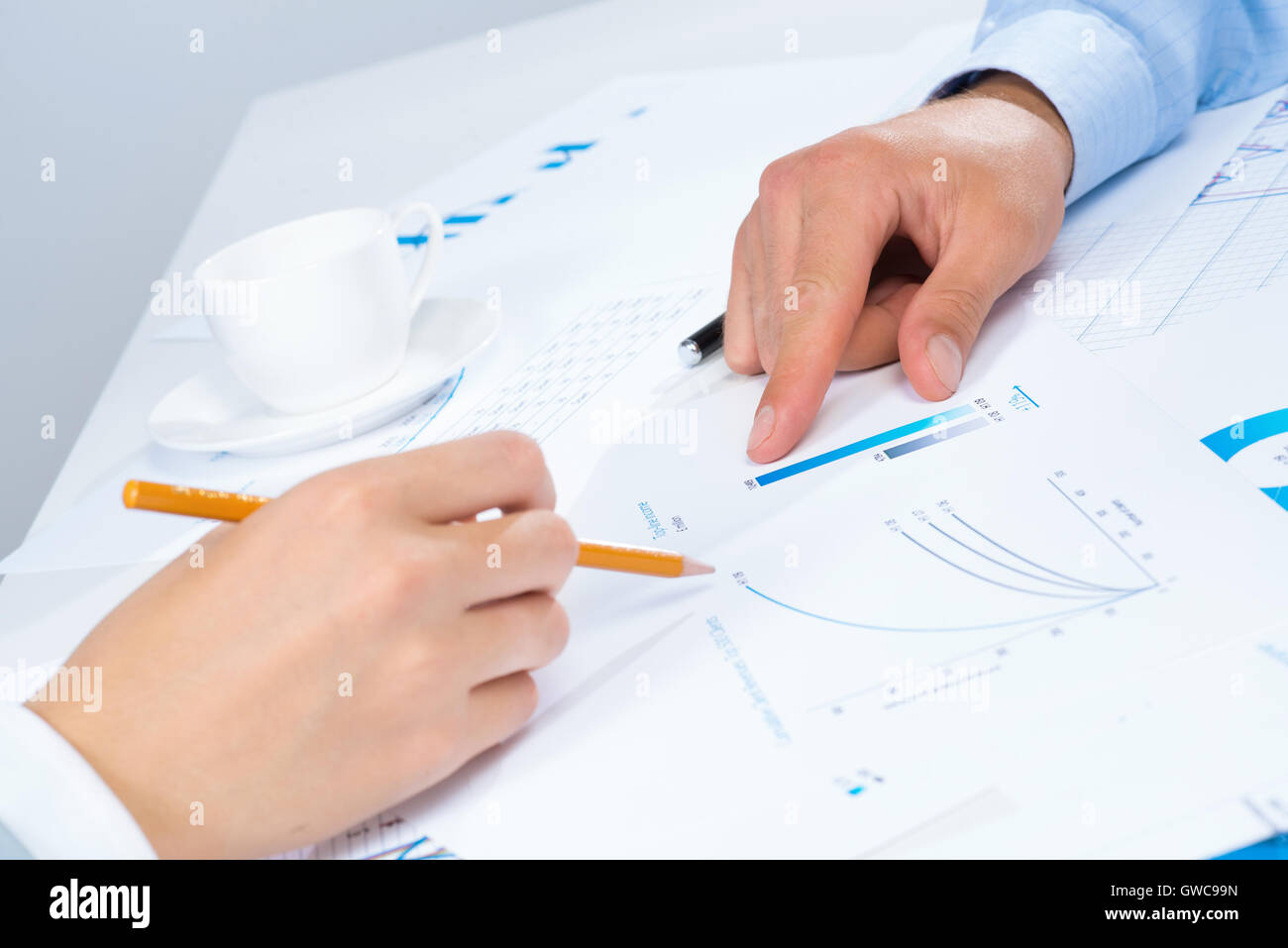 business people discuss meeting targets Stock Photo - Alamy