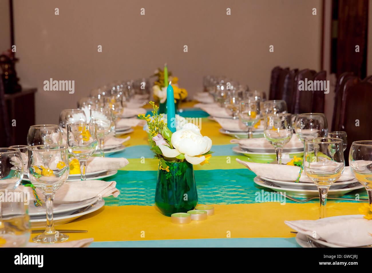Silver service table setting hi-res stock photography and images - Alamy