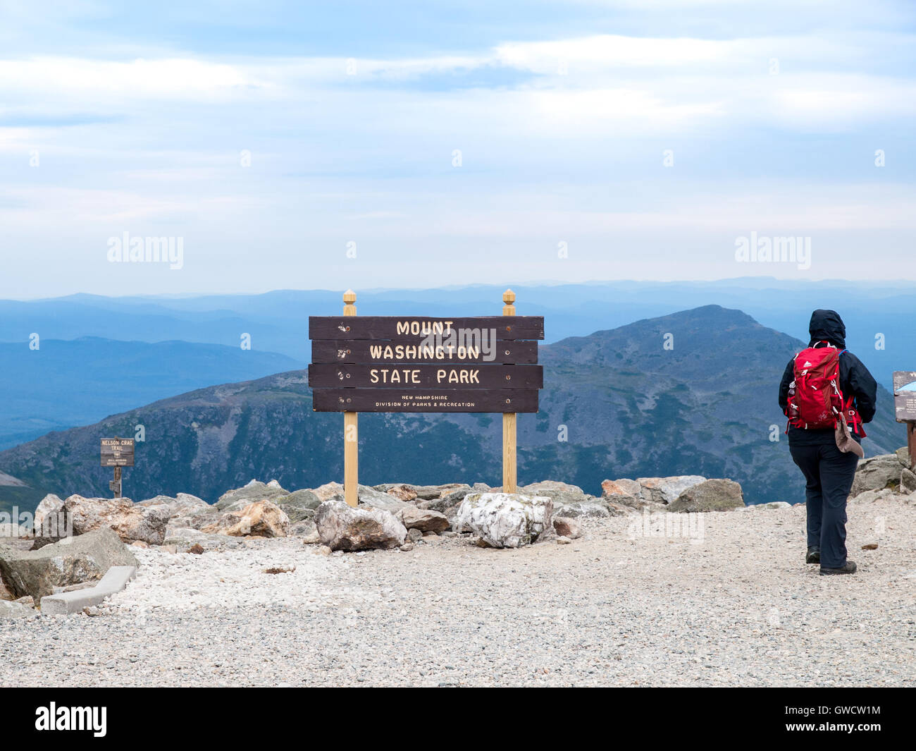Mount Washington Sign with Hiker Stock Photo - Alamy