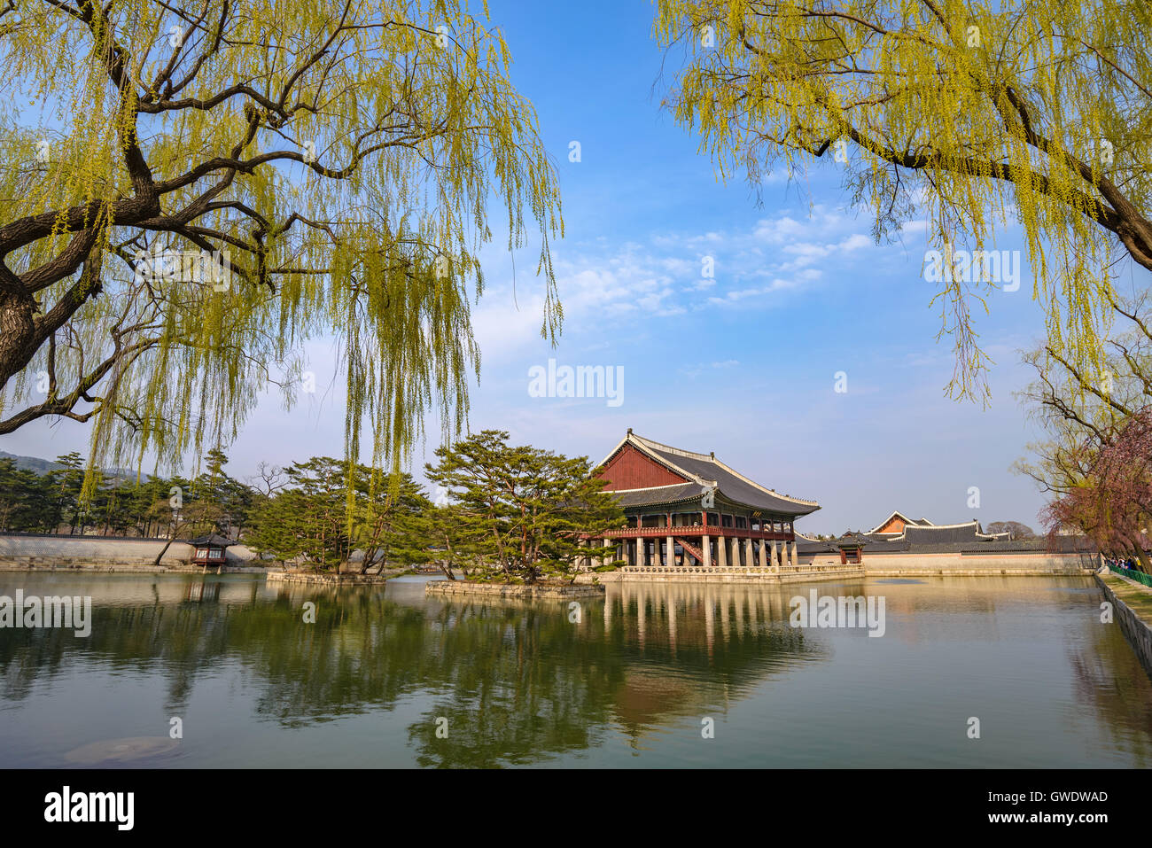 Gyeonghoeru Pavilion, Seoul, South Korea Stock Photo - Alamy