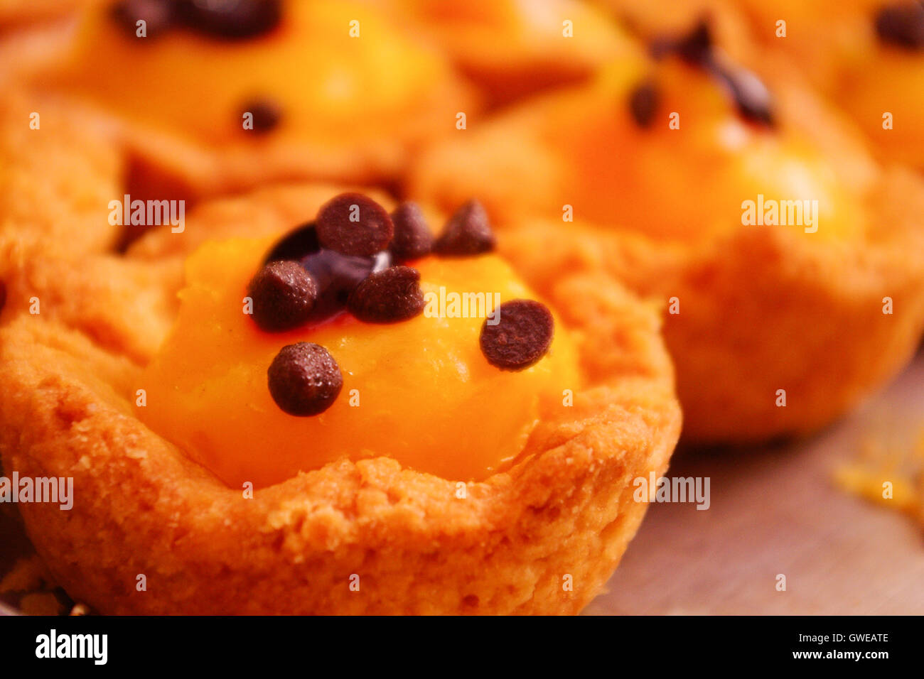 Close up of little hampers filled with pastry cream and delicious choco ...