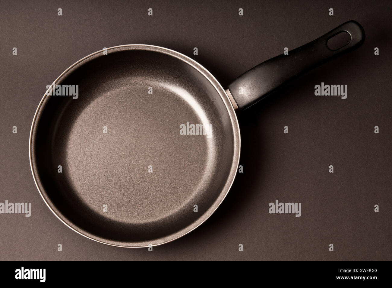 Nonstick cookware hi-res stock photography and images - Alamy