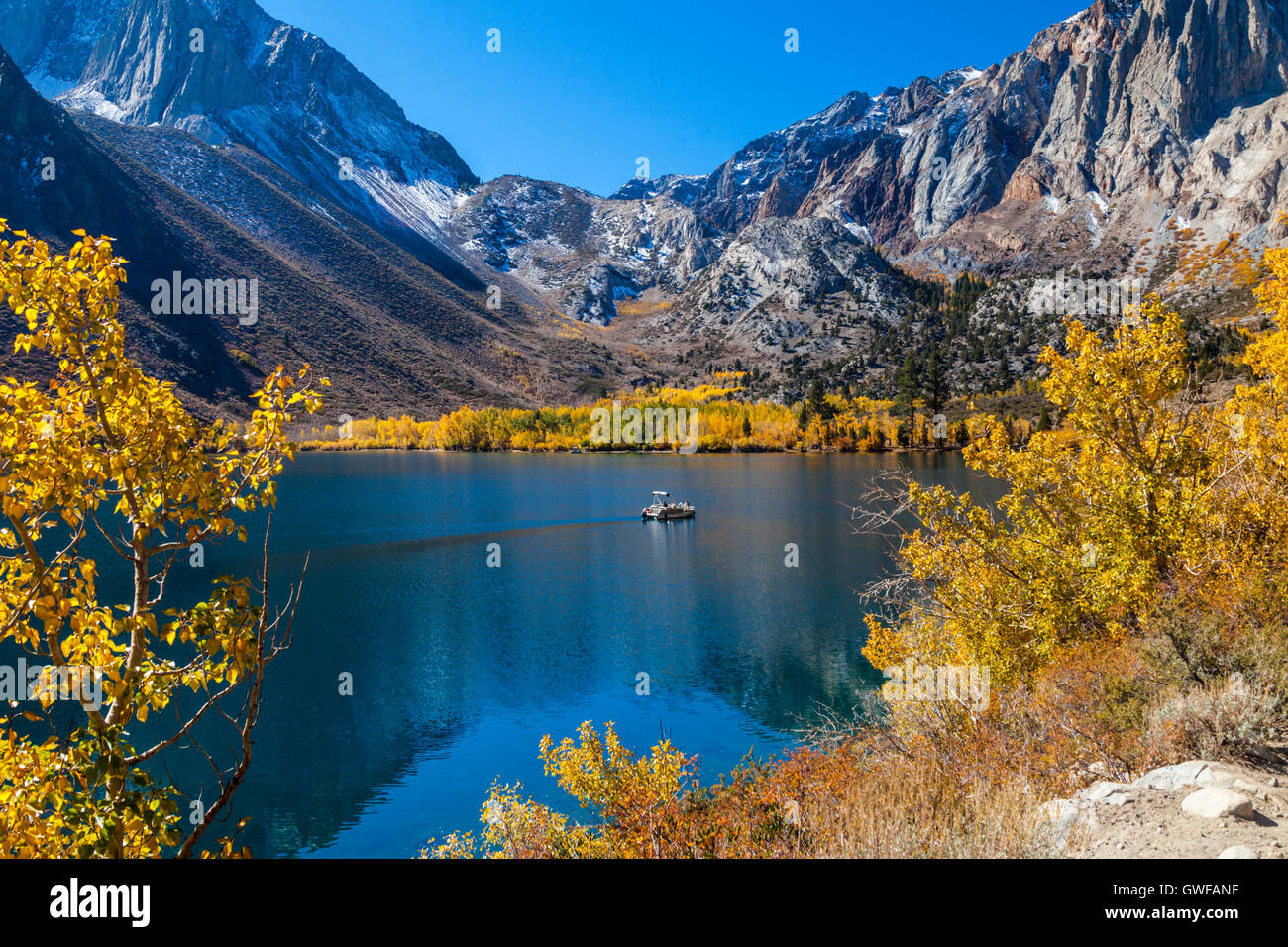 View of Convict Lake in autumn from the Convict Lake loop trail Stock ...