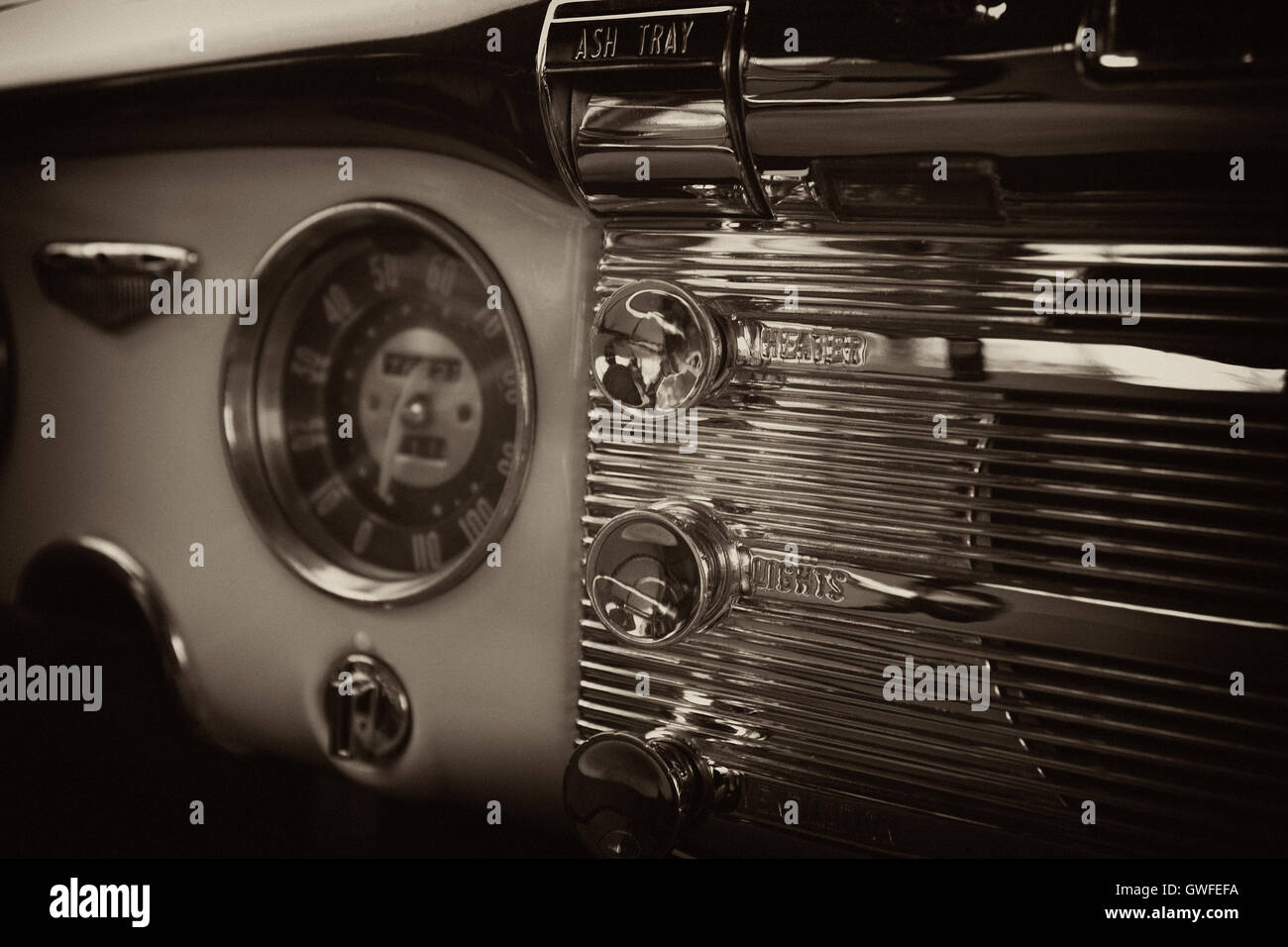 View of the old classic car Stock Photo - Alamy
