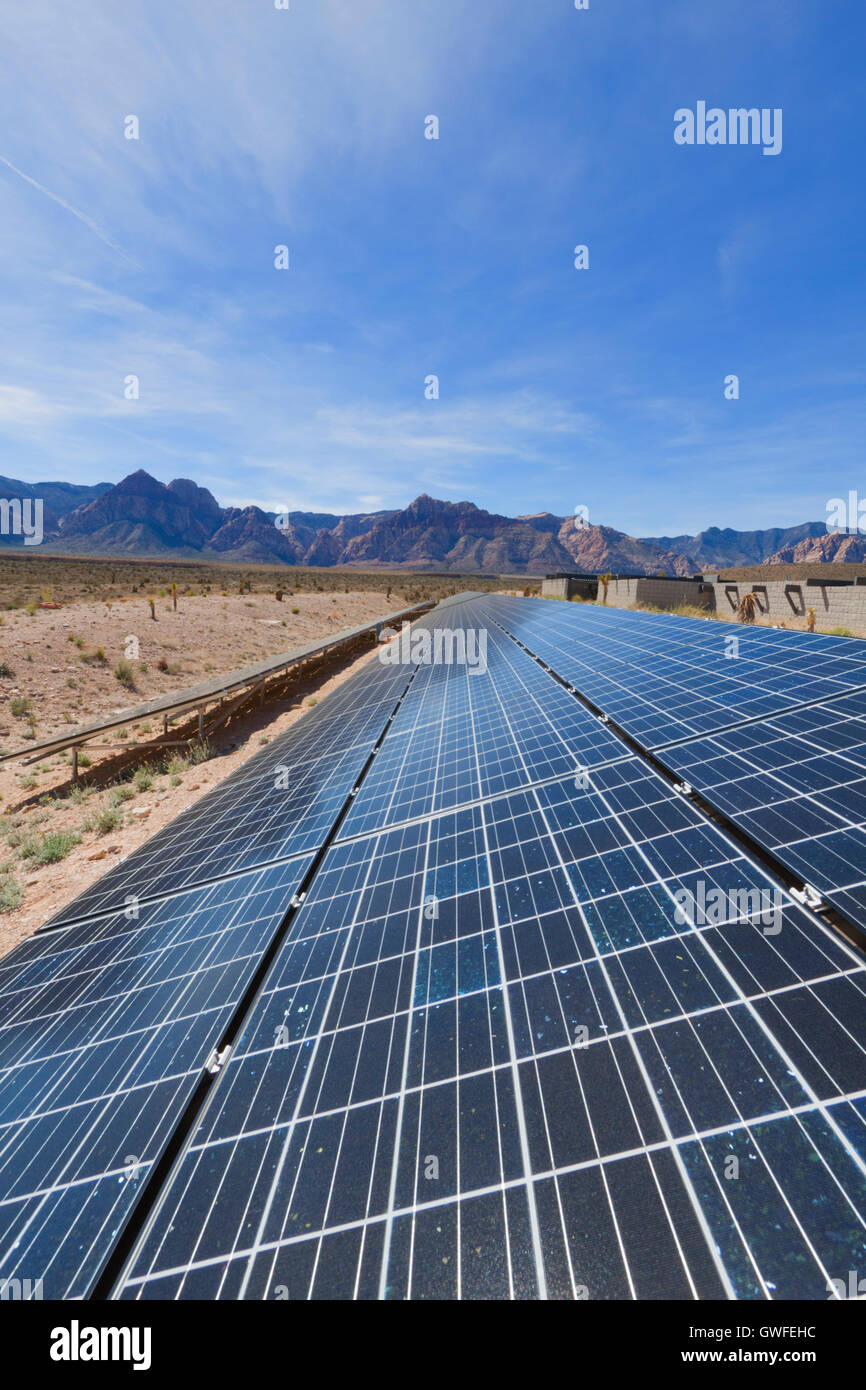 View of solar panels in the Mojave Desert Stock Photo - Alamy
