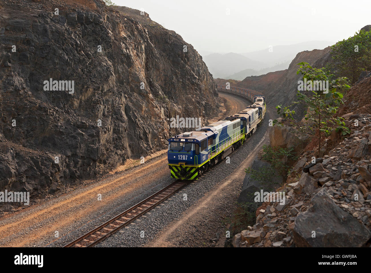 Pulling 100 wagons hi-res stock photography and images - Alamy