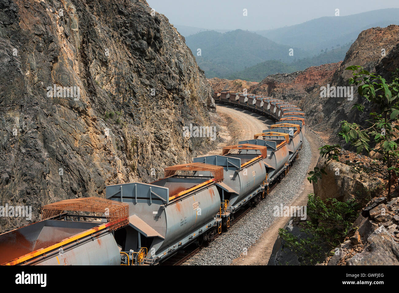 Pulling 100 wagons hi-res stock photography and images - Alamy