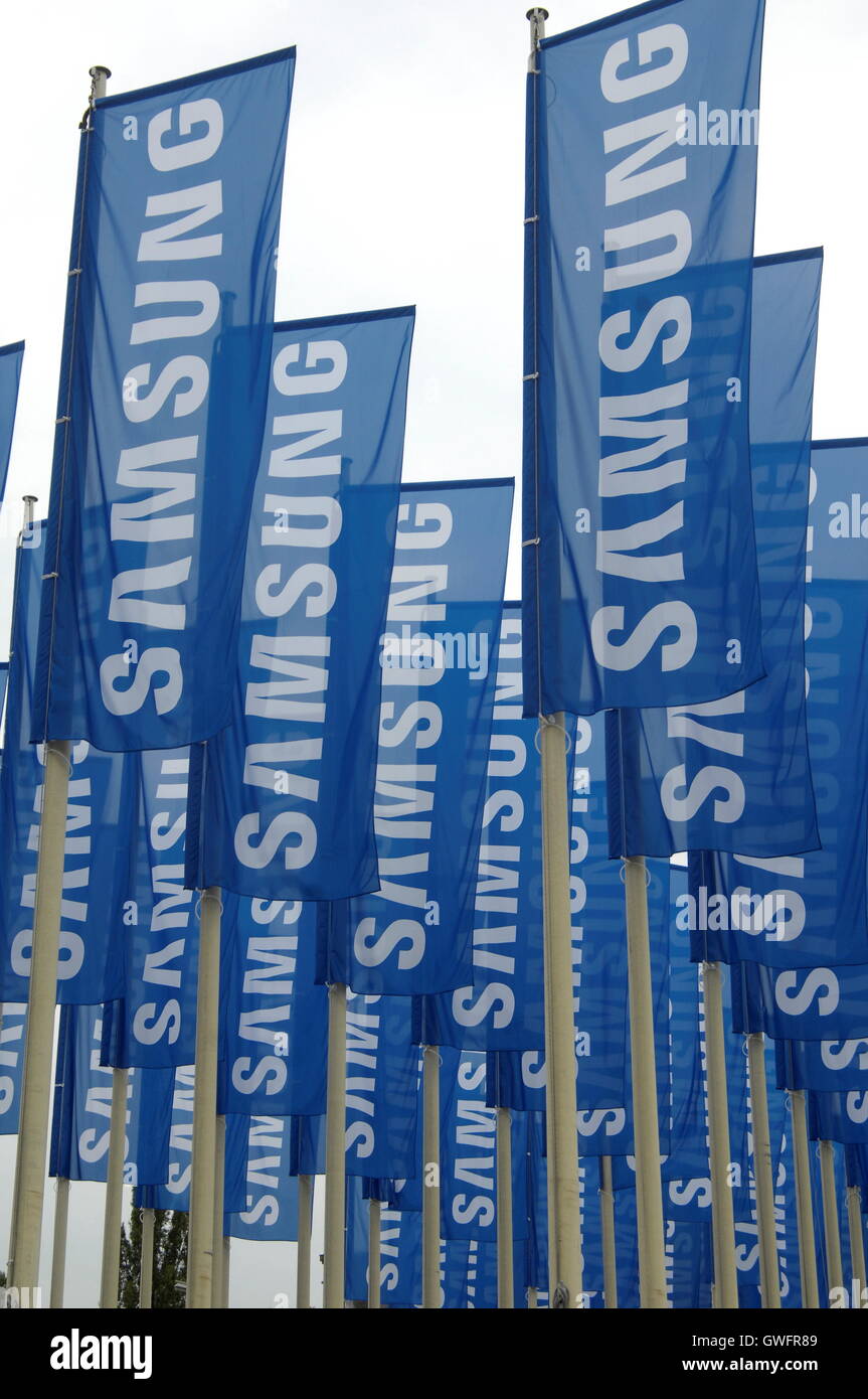 Samsung flags hi-res stock photography and images - Alamy