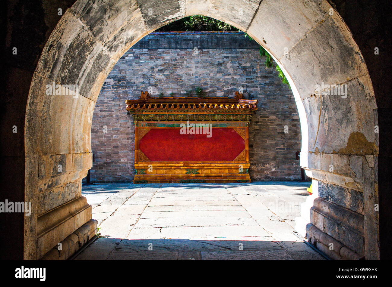 Thirteen mausoleums hi-res stock photography and images - Alamy