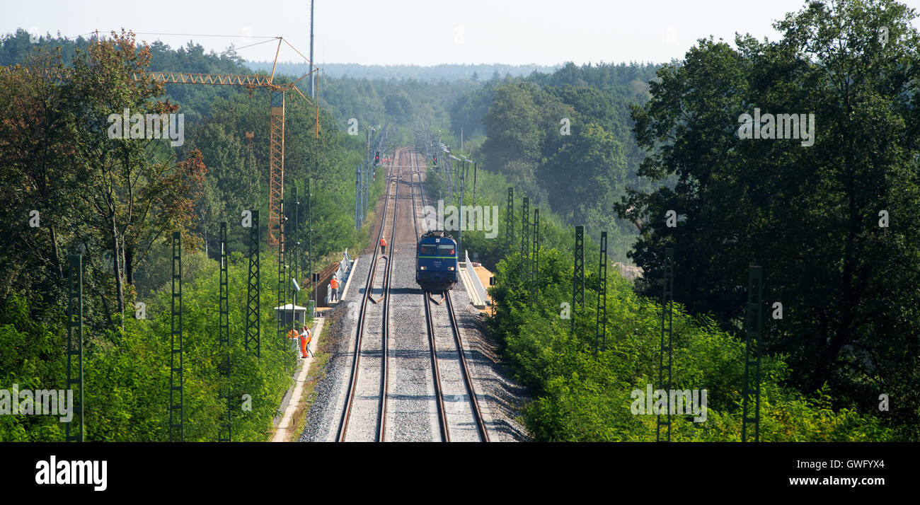 A Polish freight train carries out a loaded test run over the new Neue ...