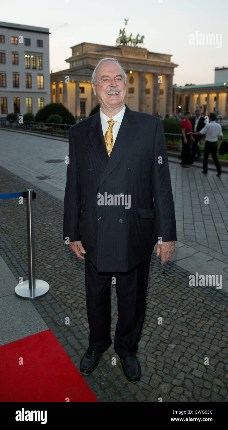 Berlin, Germany. 13th Sep, 2016. Actor John Cleese arrives for the Rose ...