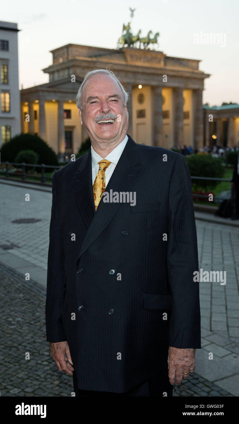 Berlin, Germany. 13th Sep, 2016. Actor John Cleese arrives for the Rose ...