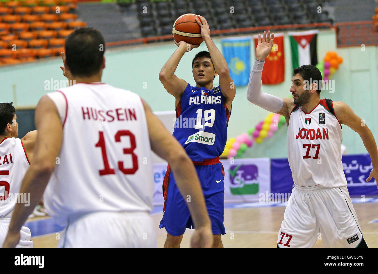 Tehran, Iran. 14th Sep, 2016. Pogoy Roger Ray (C) of the Philippines ...