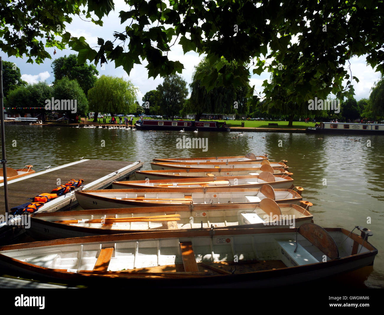 Tree lined river hi-res stock photography and images - Alamy