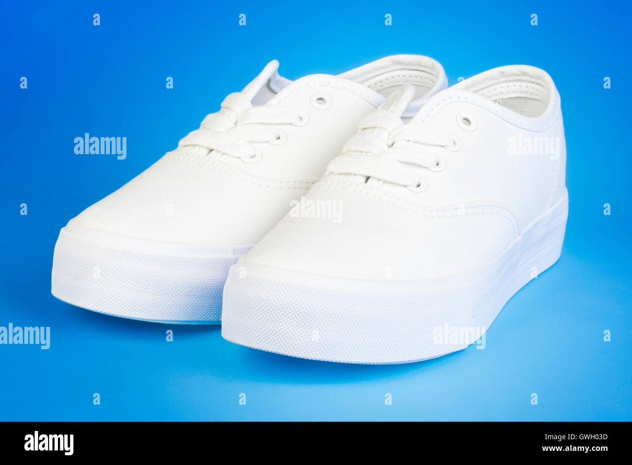 White plimsolls hi-res stock photography and images - Alamy