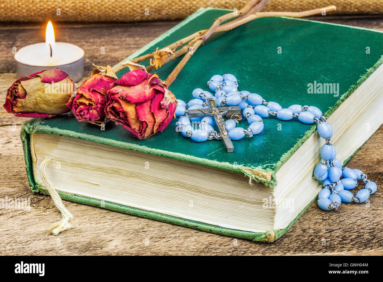 Rosary, bible, rose on the table Stock Photo - Alamy