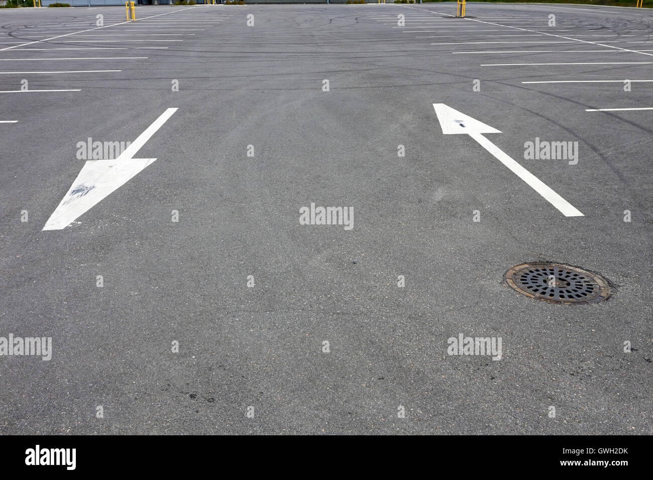 lane arrows on tarmac Stock Photo - Alamy lane arrows on tarmac Stock Photo - Alamy