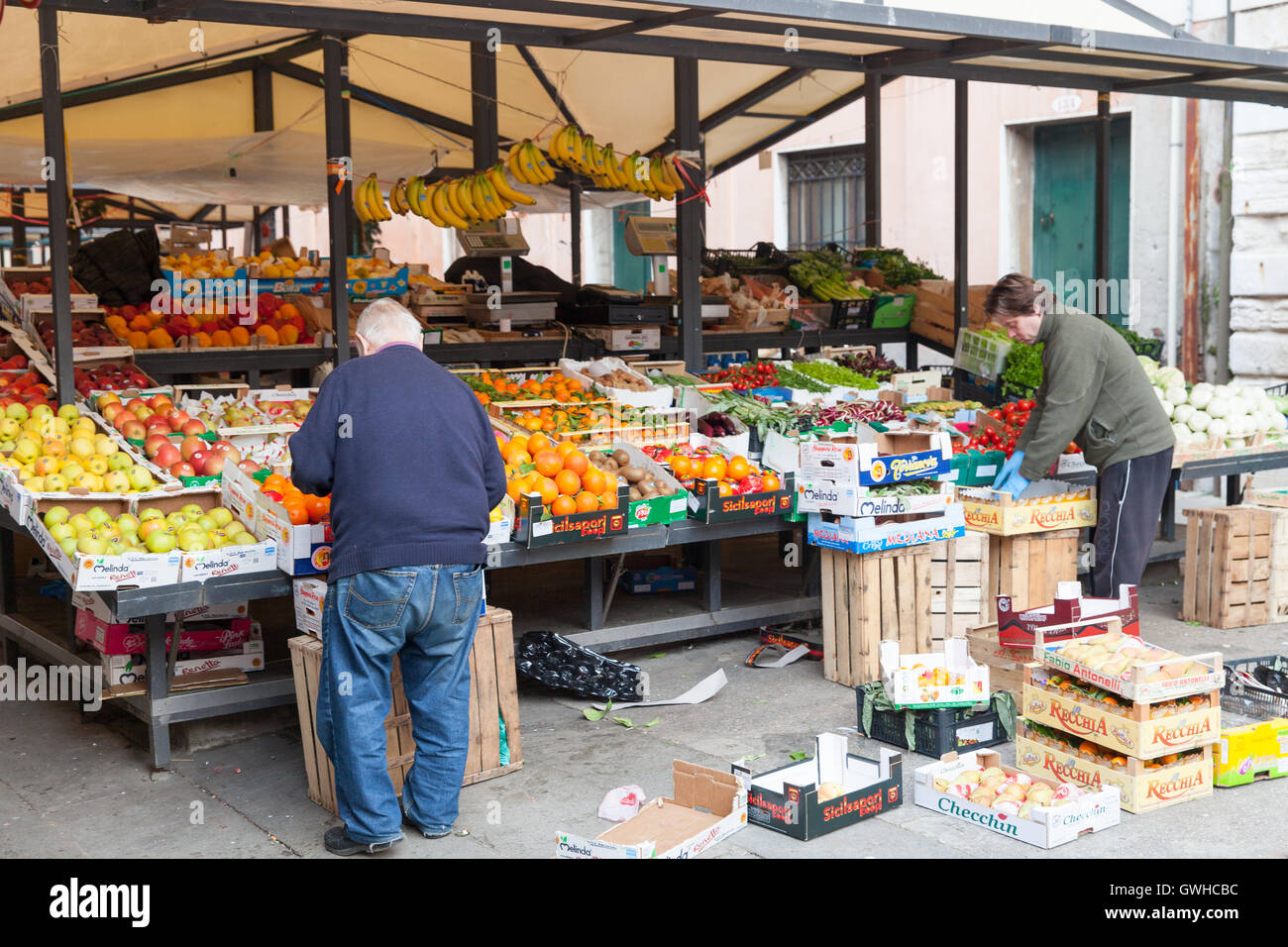 Stetting up fruit stall in Mercato di Rialto Venice Italy Stock Photo ...